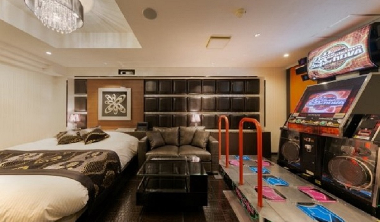 Motel no Japão permite que os visitantes joguem Dance Dance Revolution ...