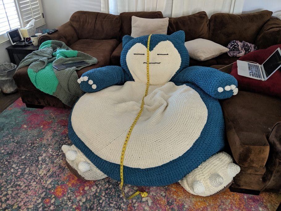 Fã de Pokémon tricotou um puff gigante do Snorlax - Critical Hits