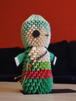 Fã cria incrível figure de Zoro de One Piece usando apenas origami ...