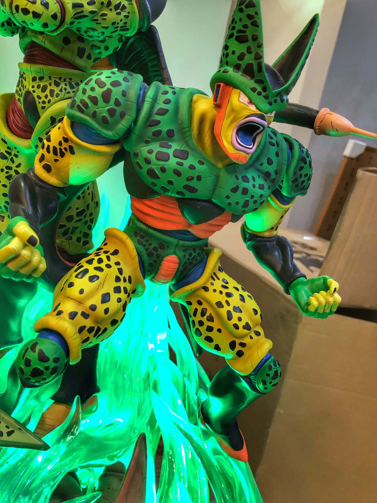 Esta é a estatueta mais incrível de Cell em Dragon Ball Z que você verá ...