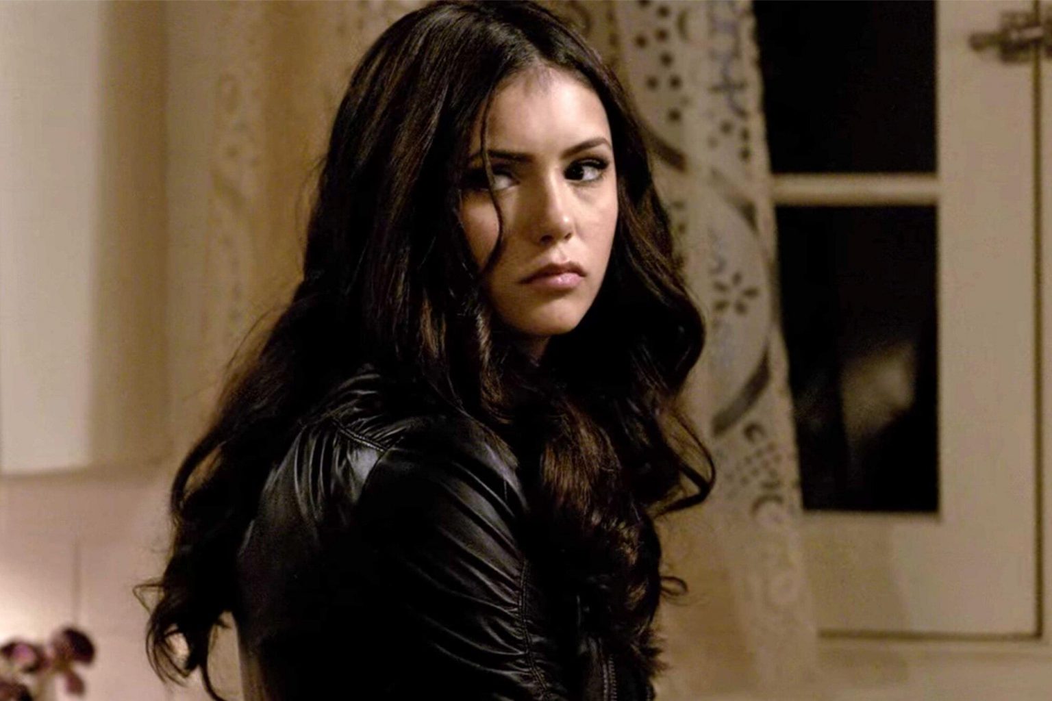 Showrunner de The Vampire Diaries explica porque Katherine teve que ...
