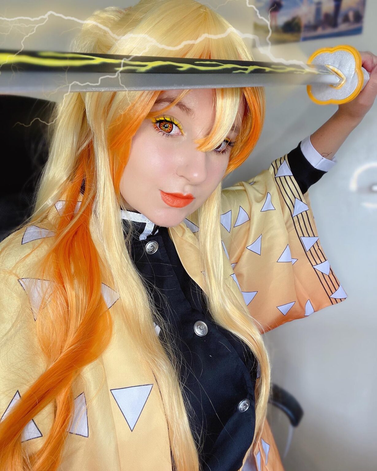 Fã de Demon Slayer imaginou como seria uma versão feminina de Zenitsu ...