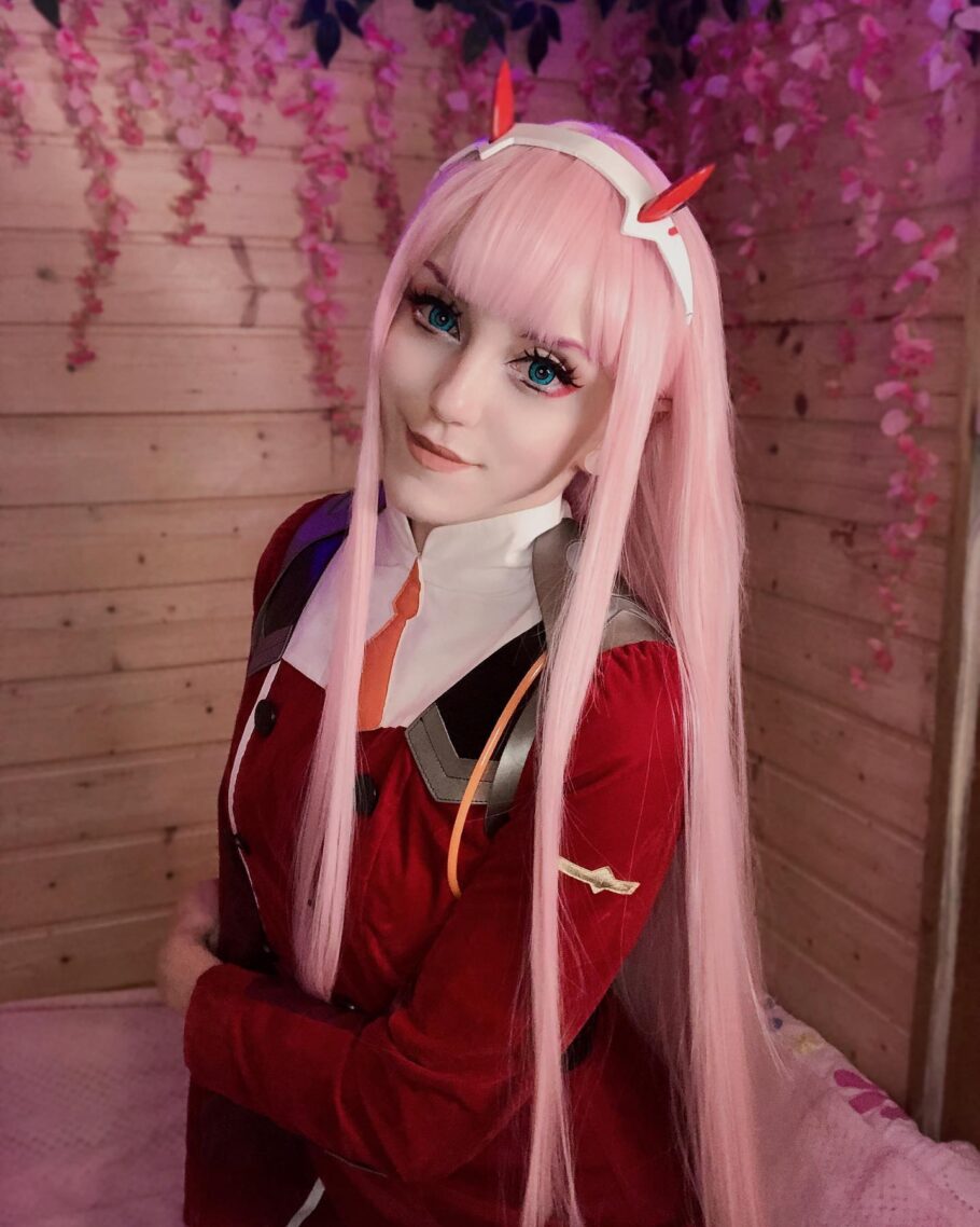 Modelo aka_purin fez um lindo cosplay da Zero Two de Darling in The ...