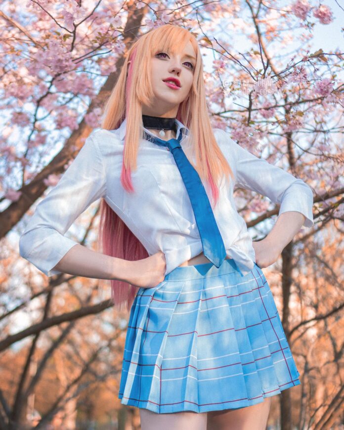 Modelo aka_purin fez um encantador cosplay da Marin de My Dress-Up ...