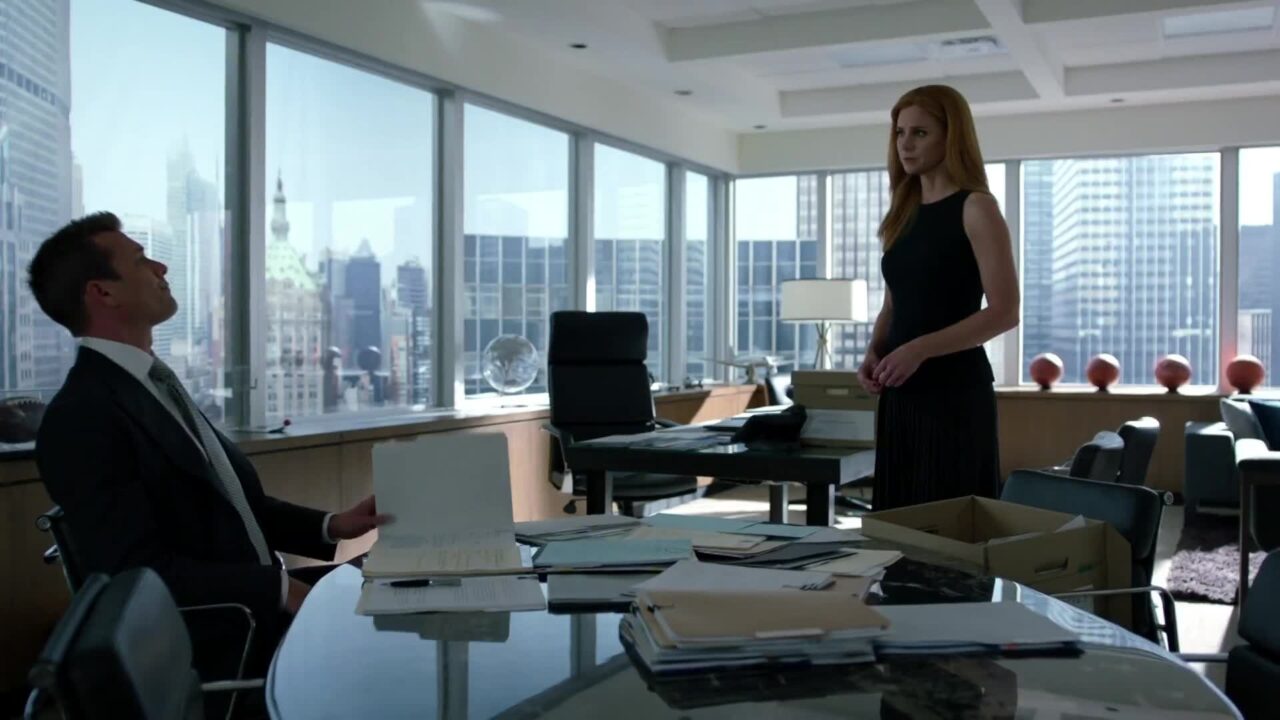 Suits - Em qual episódio Harvey enfrenta Samantha Wheeler? - Critical Hits