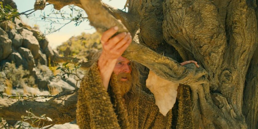 Qual a importância de Gandalf finalmente ter encontrado seu cajado em O ...