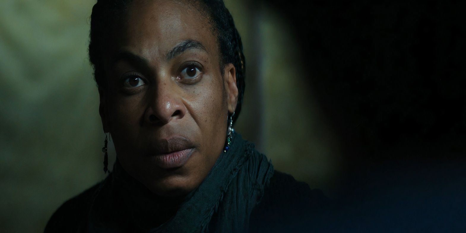 O que Reghabi fez com o chip de Mark no episódio 6 da 2ª temporada de ...